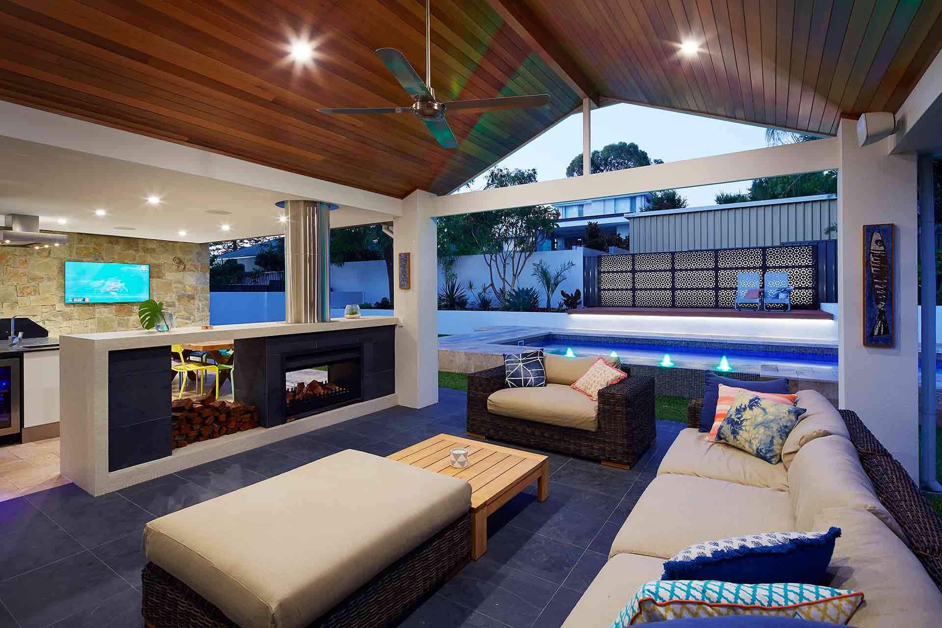 Here Are 6 Of The Best Swimming Pool Features For Your Home Pool ...